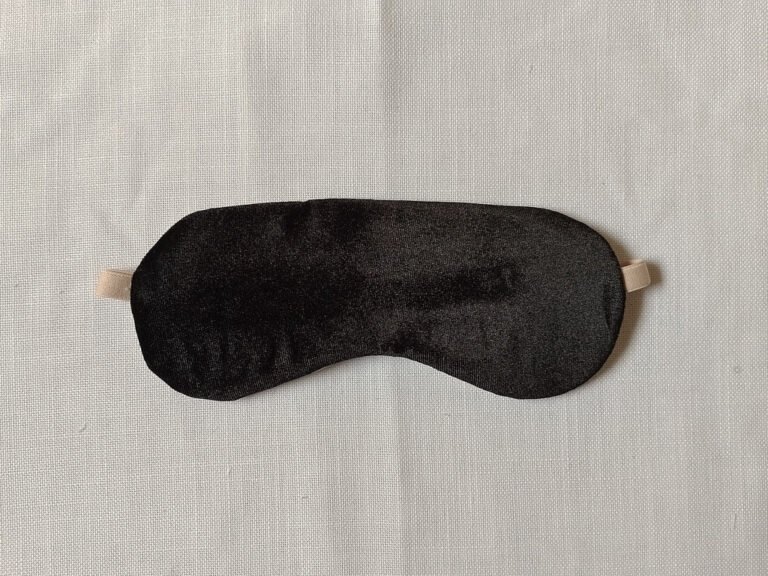 How to Sew a Sleep Mask with an Adjustable Strap - Sewspiratrice